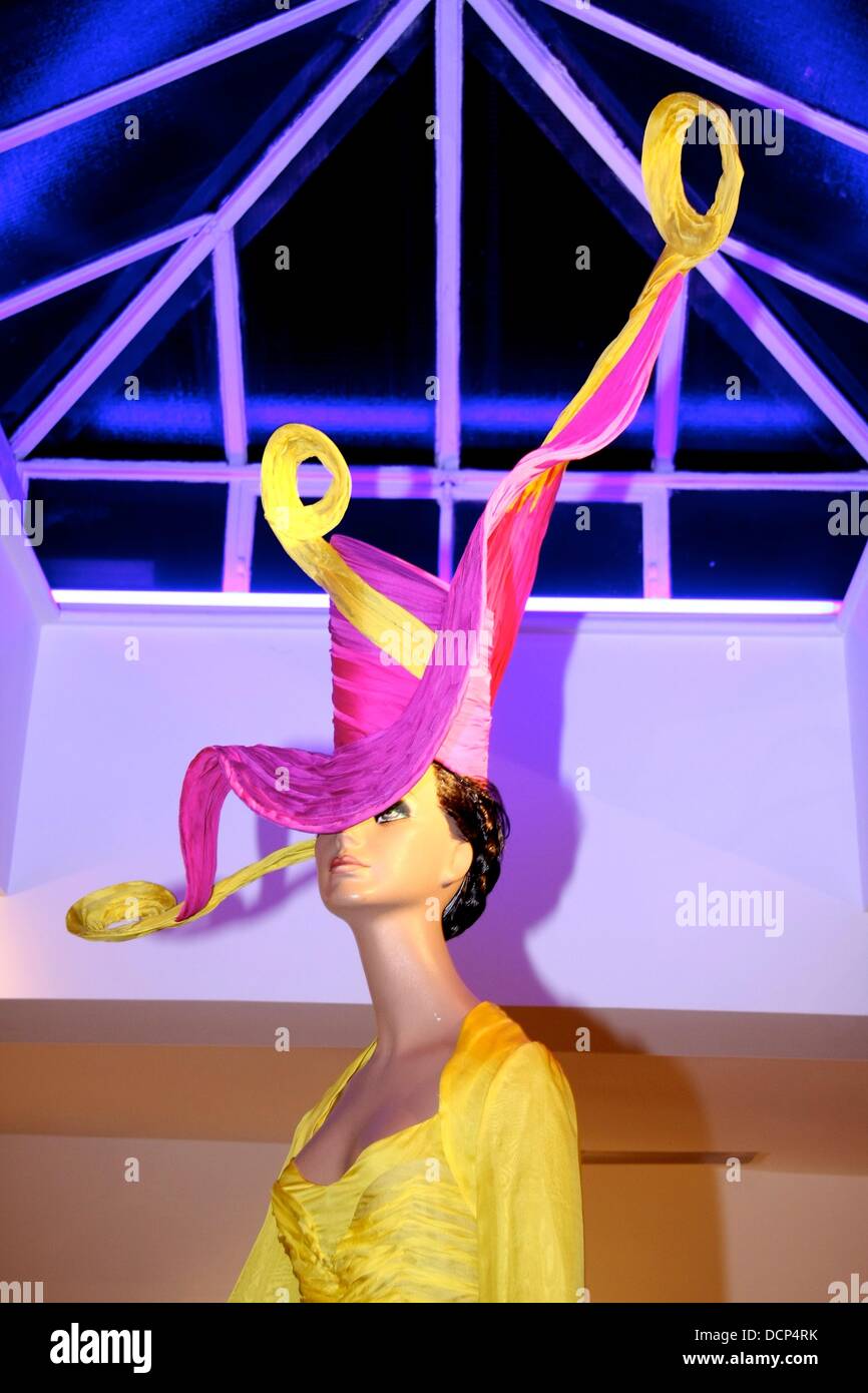Tracy rose tracy rose hats hi-res stock photography and images - Alamy