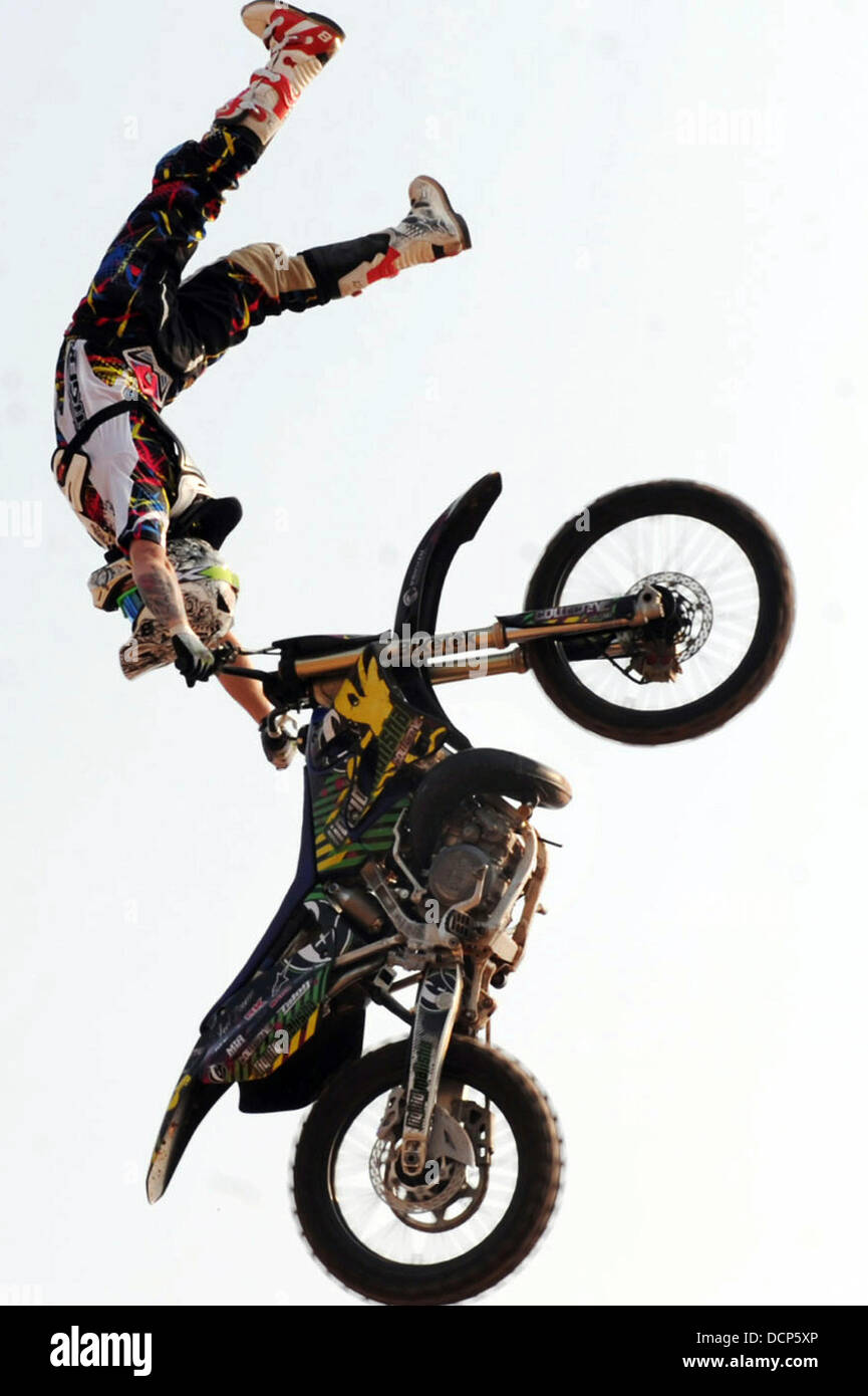 Stuntmen from all over the world compete in the Chinese cross-country ...
