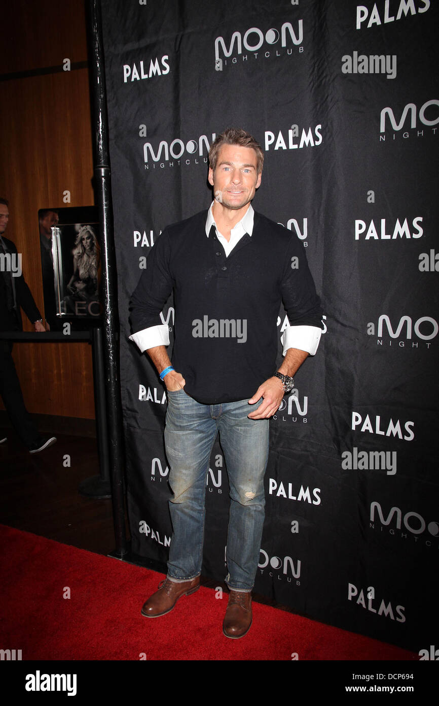 Moon nightclub hi-res stock photography and images - Alamy