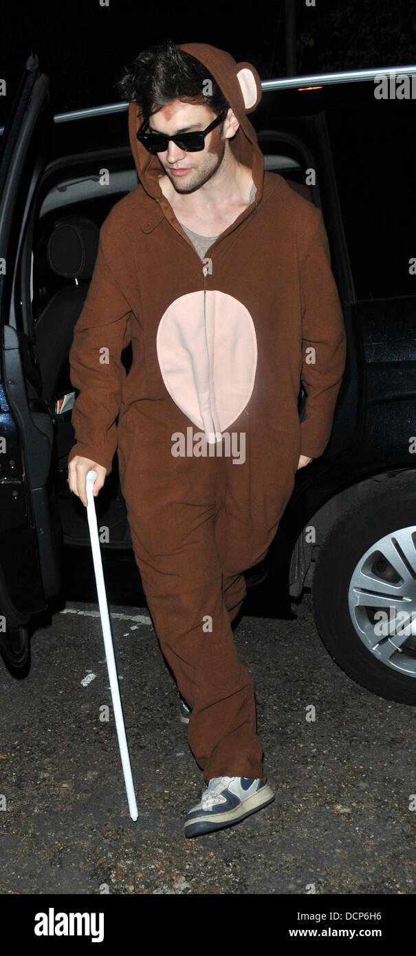 Guests arrive for Jonathan Ross' Halloween party London, England - 31. ...