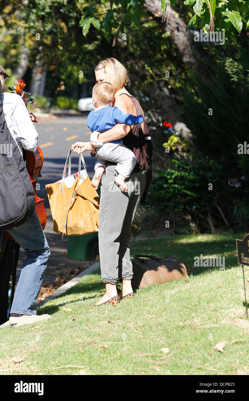 Ali larter and baby theodore hi-res stock photography and images - Alamy