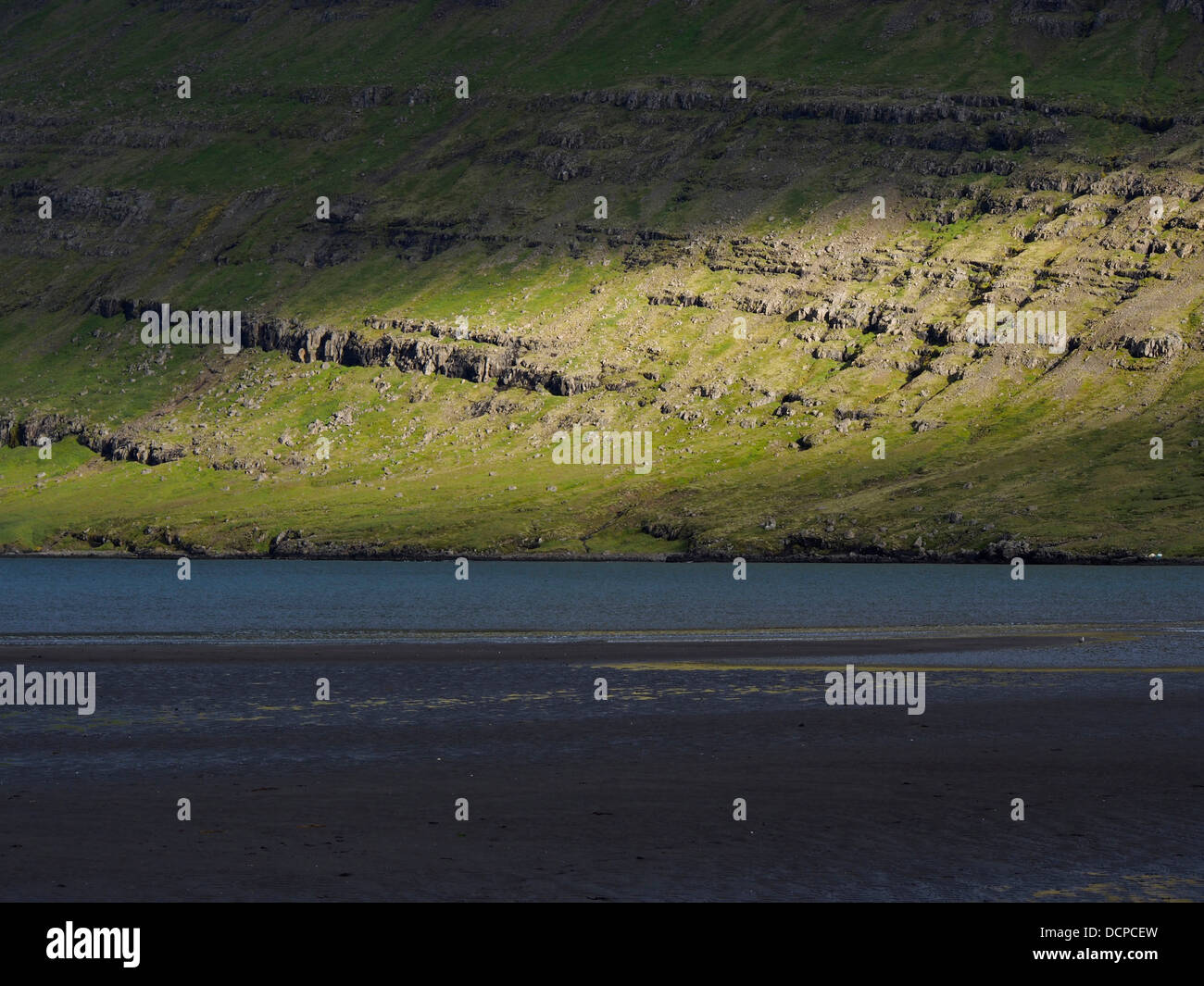 Basalt rock layers hi-res stock photography and images - Alamy