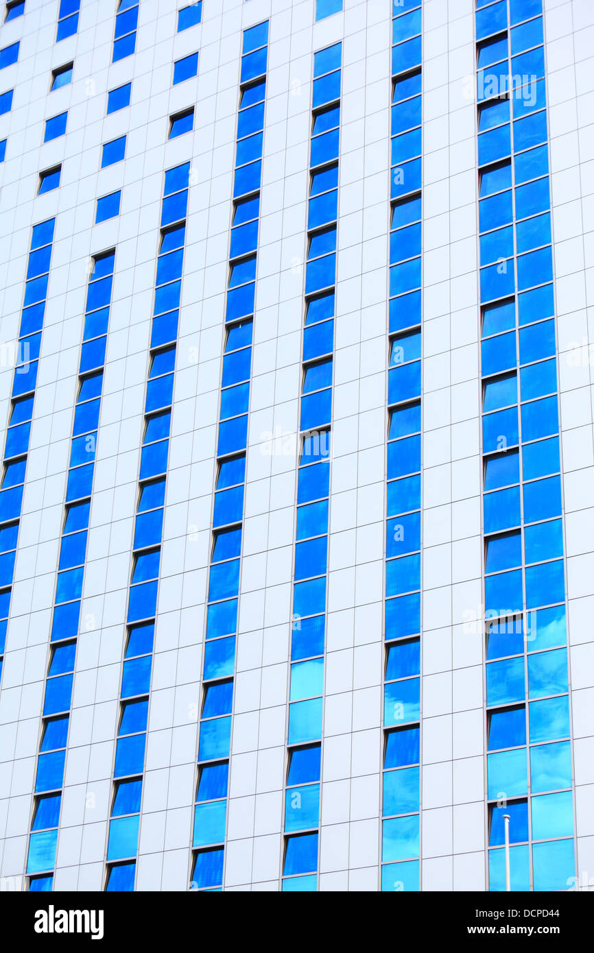 Tall white modern building hi-res stock photography and images - Alamy