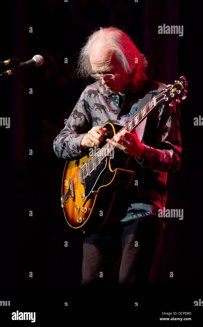 English progressive rock band hi-res stock photography and images - Alamy