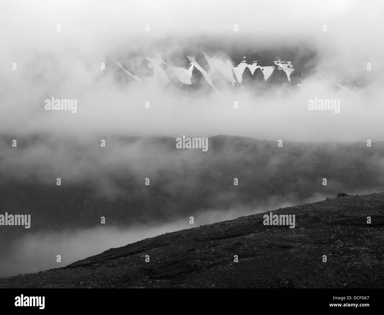 Misty mountains hi-res stock photography and images - Alamy
