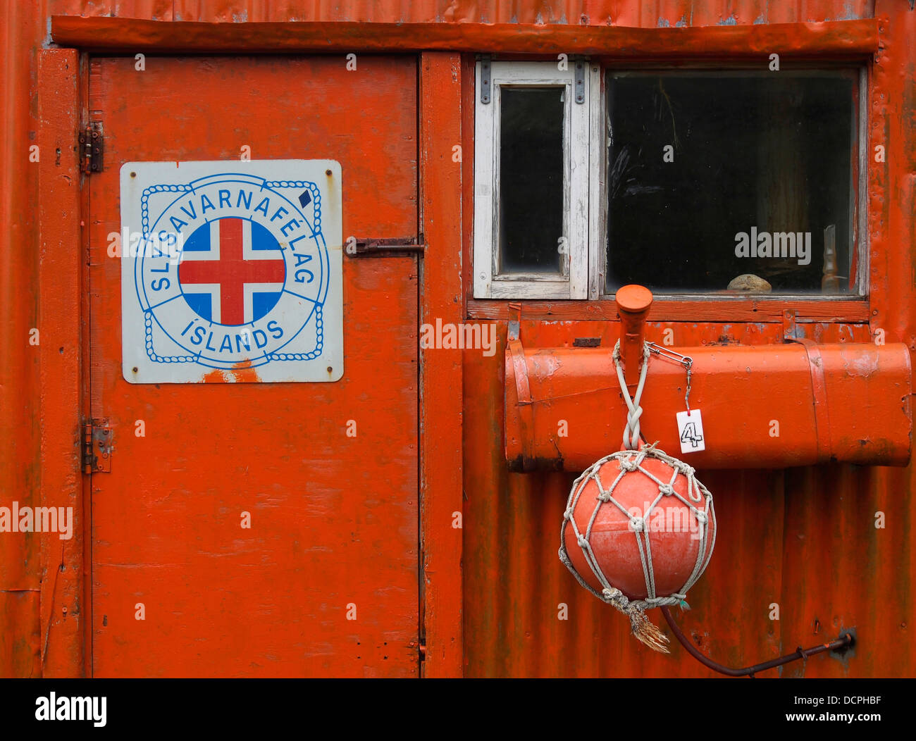 Hut shelter emergency hi-res stock photography and images - Alamy