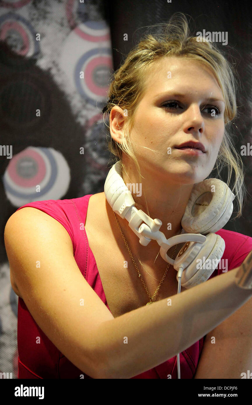 Keith Richards' daughter Alexandra Richards DJs in the Lavazza marquee ...