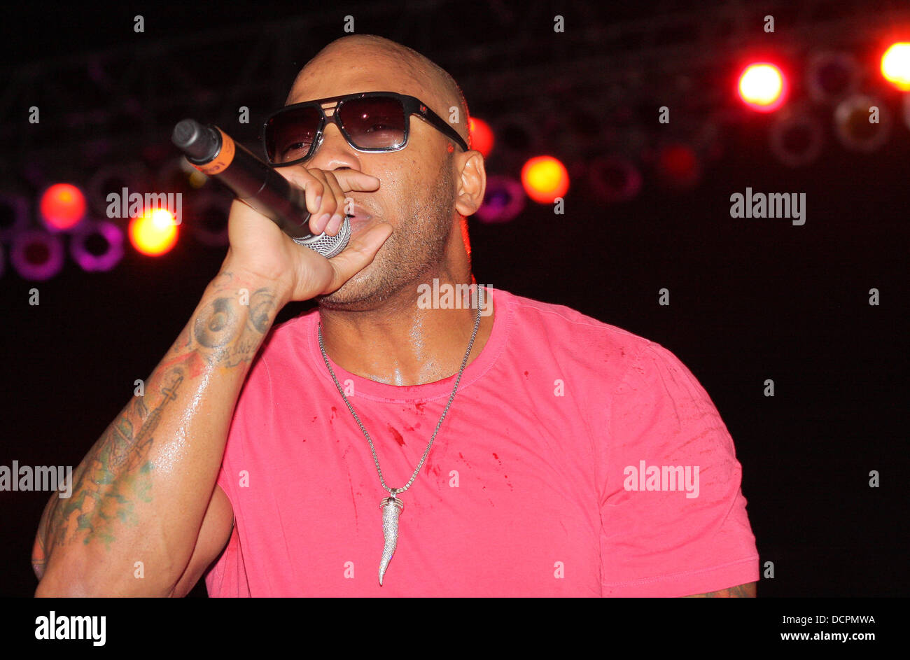 Flo Rida Think Pink Rocks - Show at the Mizner Park Amphitheatre Boca ...