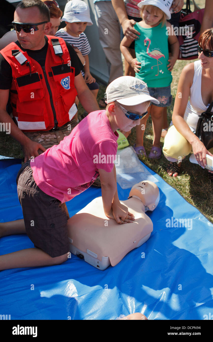 Children cpr training hi-res stock photography and images - Alamy