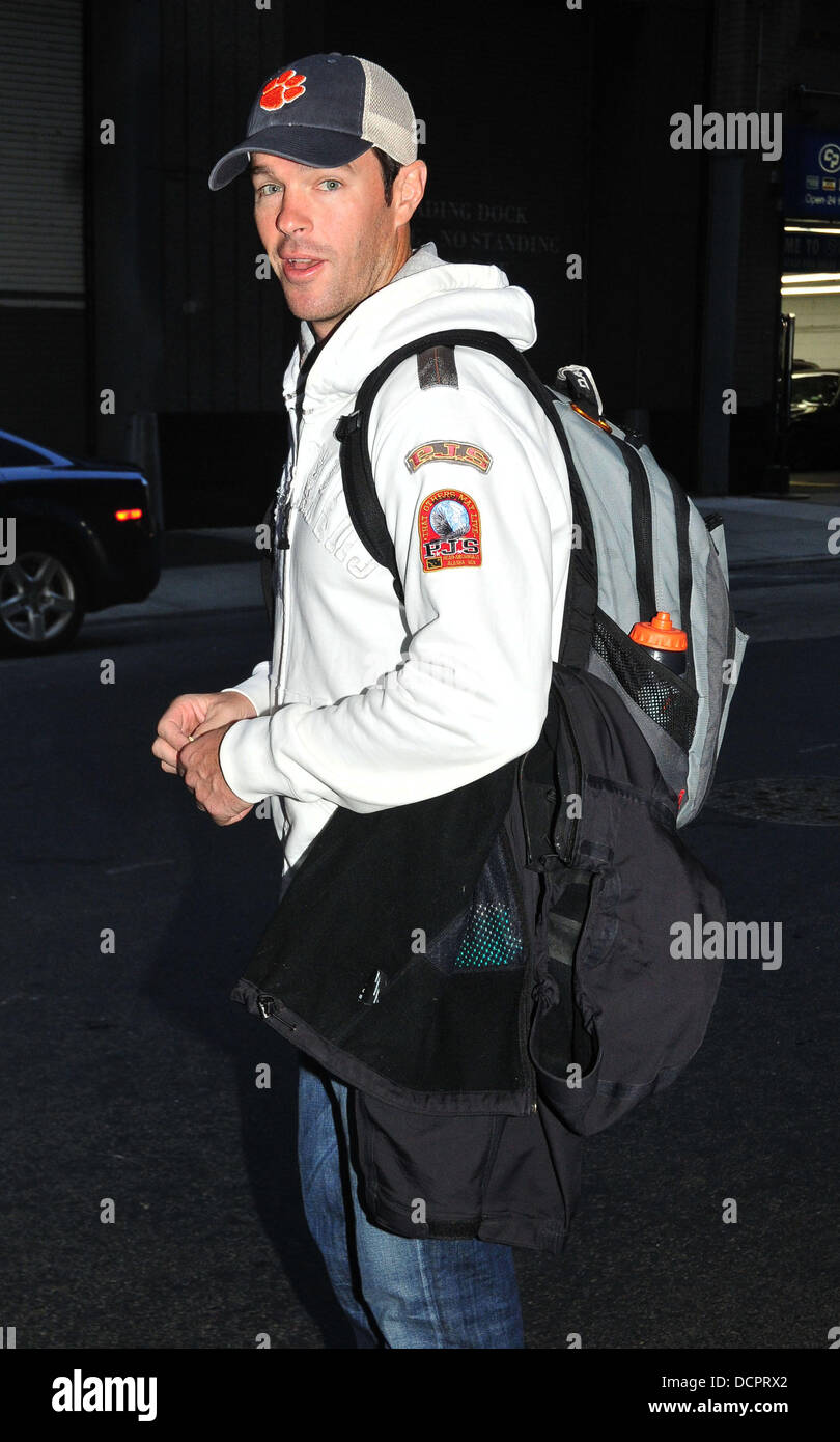 Ryan Sutter leaving his Manhattan hotel New York City, USA - 08.11.11 ...