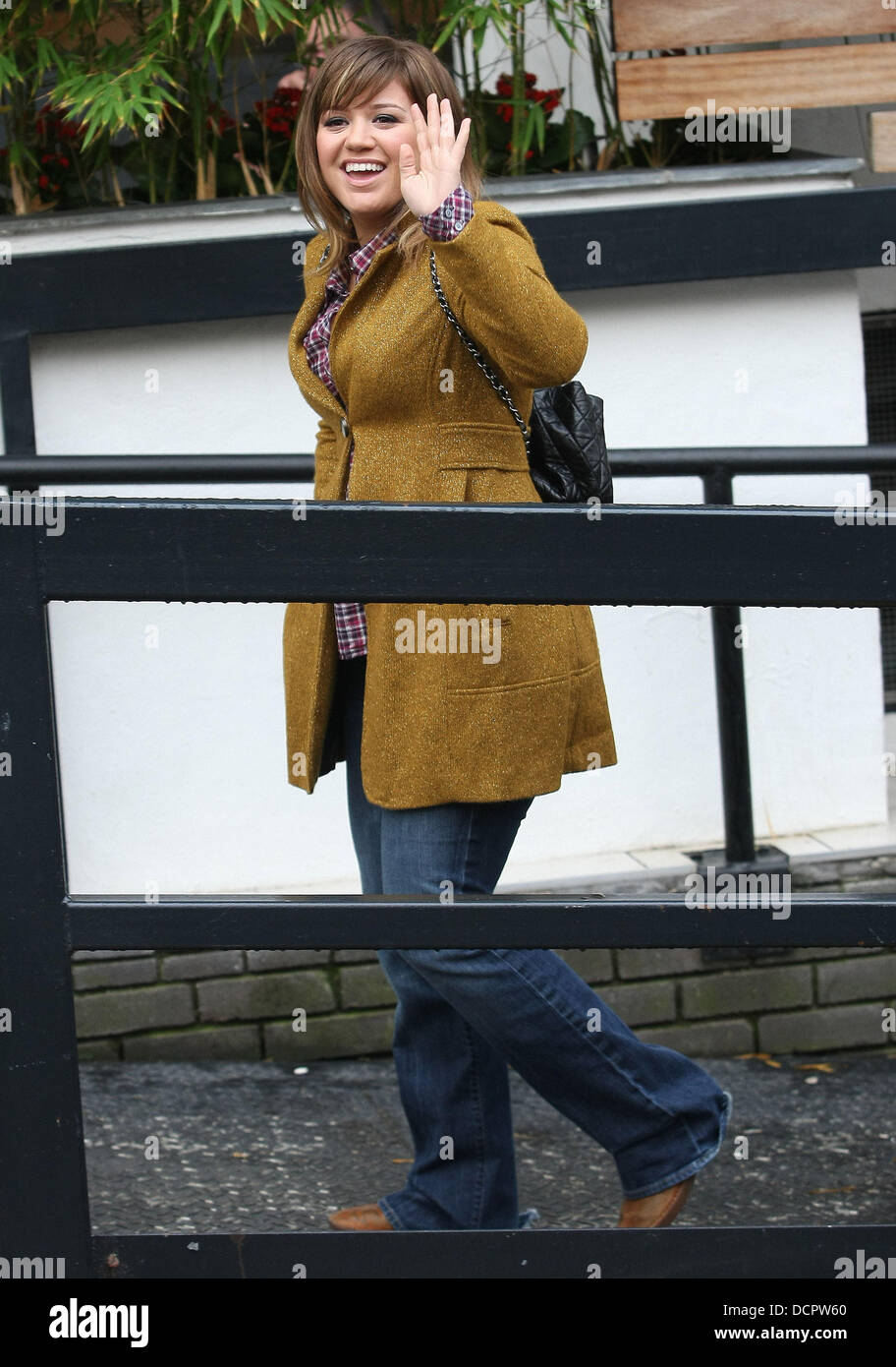 Kelly Clarkson Celebrities at the ITV studios London, England - 08.11. ...