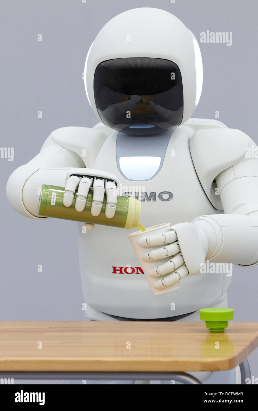 Asimo the humanoid robot Honda has unveiled a revamped version of Asimo ...
