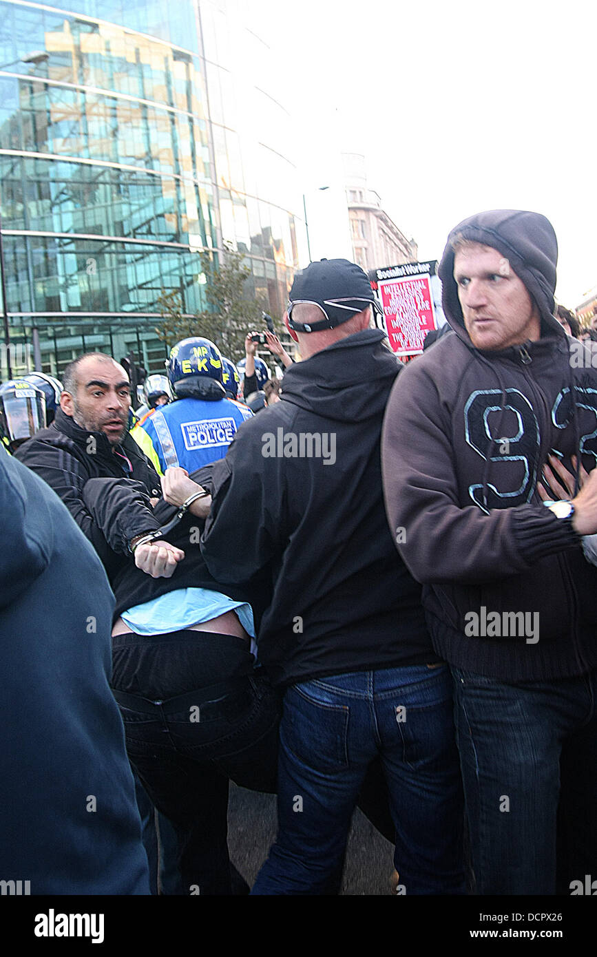 Undercover police hi-res stock photography and images - Alamy