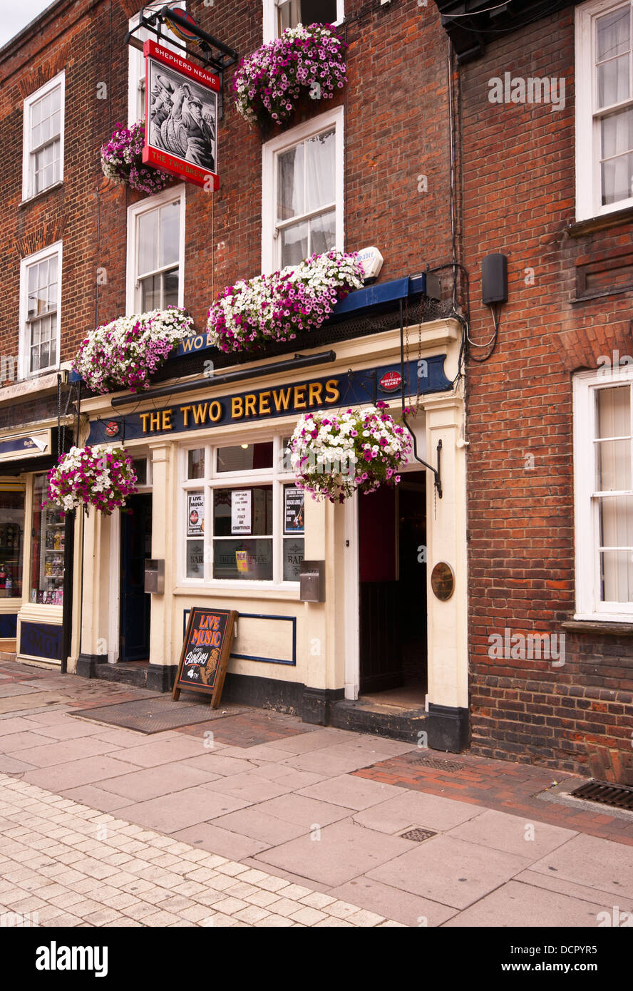 Two brewers hi-res stock photography and images - Alamy