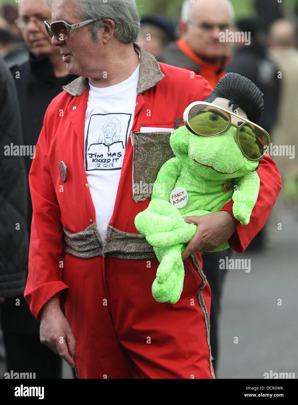 Sir Jimmy Savile is buried at the Woodlands cemetery in Scarborough ...