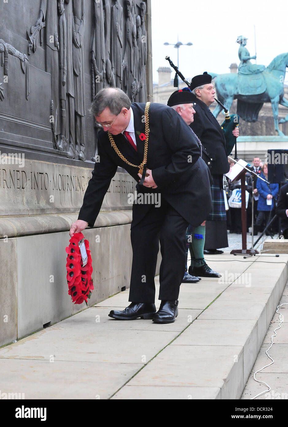 Liverpool cenotaph hi-res stock photography and images - Alamy
