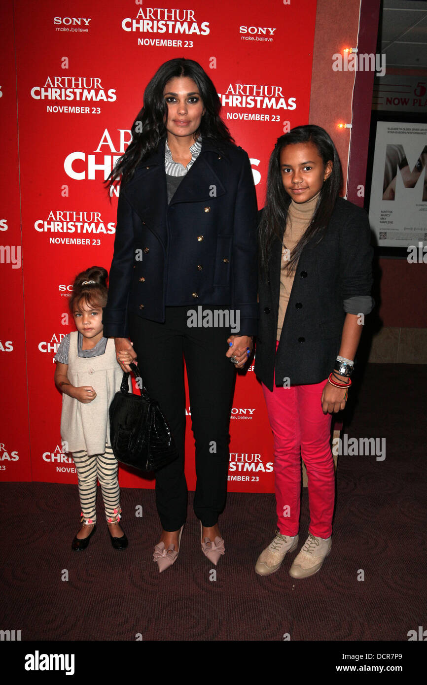 Rachel Roy and daughters Tallulah and Ava Arthur Christmas MTA Shuttle ...