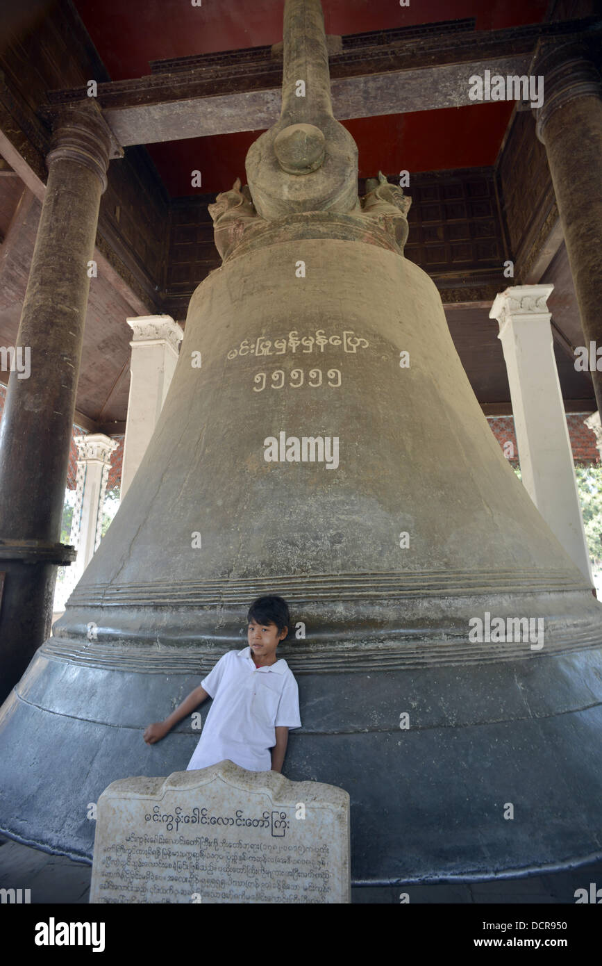 Mingun bell with a height of 3,70 meters and a coverage of 5,00 meters ...