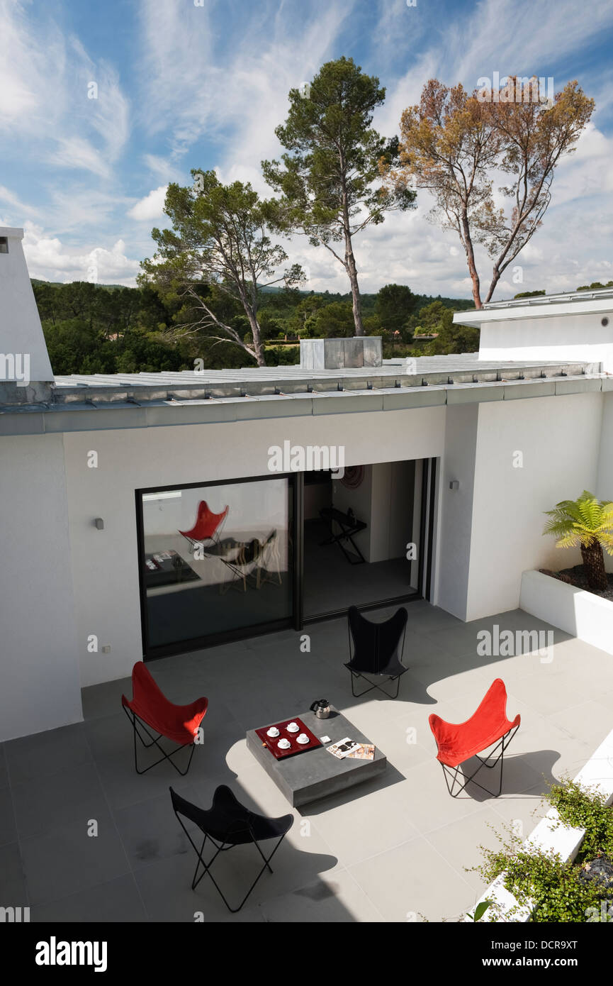 Modern exterior built hi-res stock photography and images - Alamy