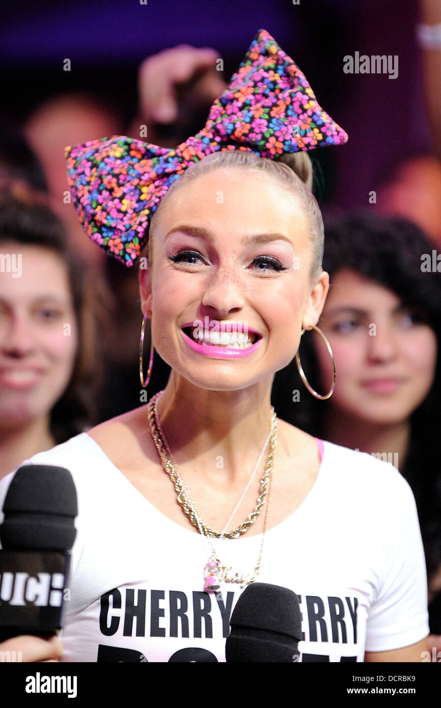 Kay appearances on Much Music's New.Music.Live. Toronto, Canada - 14.11 ...