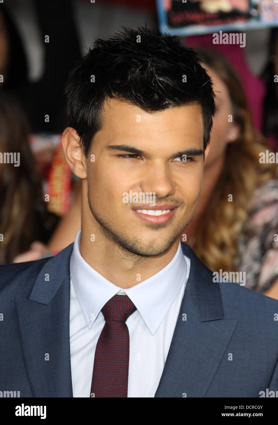 Taylor Lautner The Twilight Saga Breaking Dawn Part 1 World Premiere Held At Nokia Theatre L