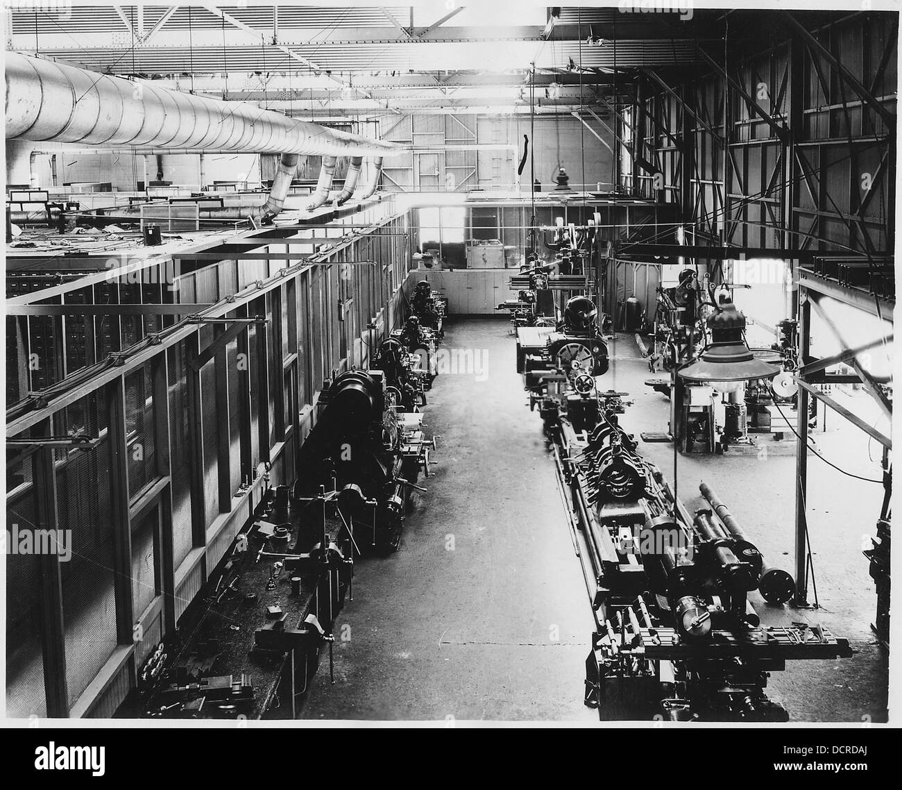 Navy repair shop Black and White Stock Photos & Images - Alamy