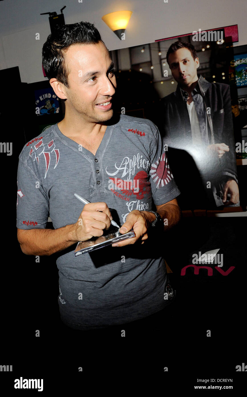 Howie D aka Howard Dorough appearances at Toronto's Queen Street HMV ...