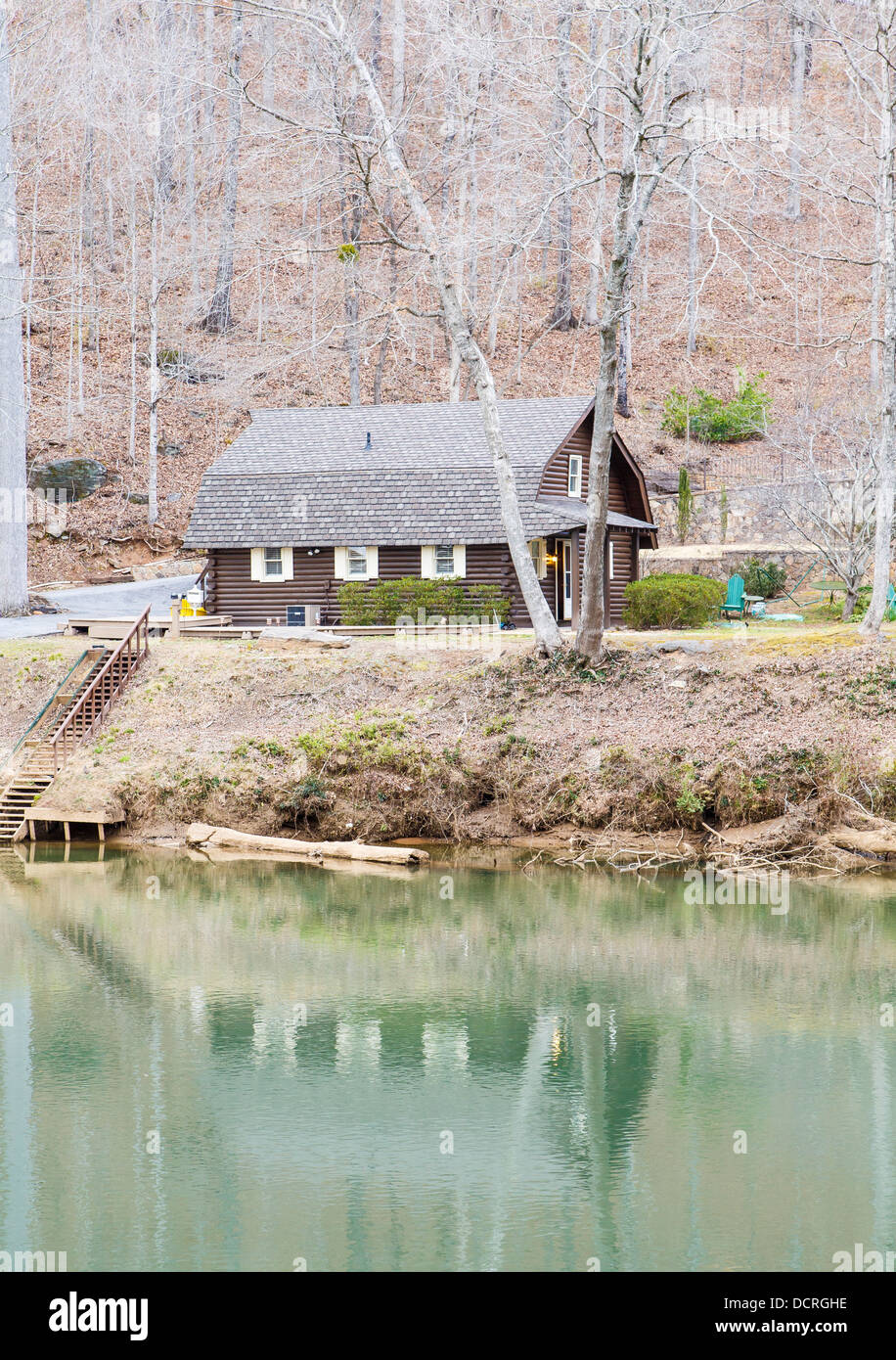 Modern log cabin exterior hi-res stock photography and images - Alamy
