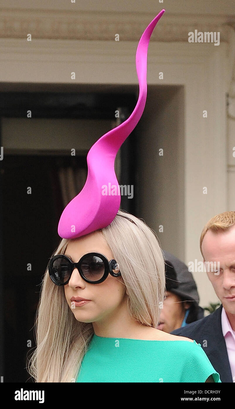 Lady gaga head and shoulders hi-res stock photography and images - Alamy