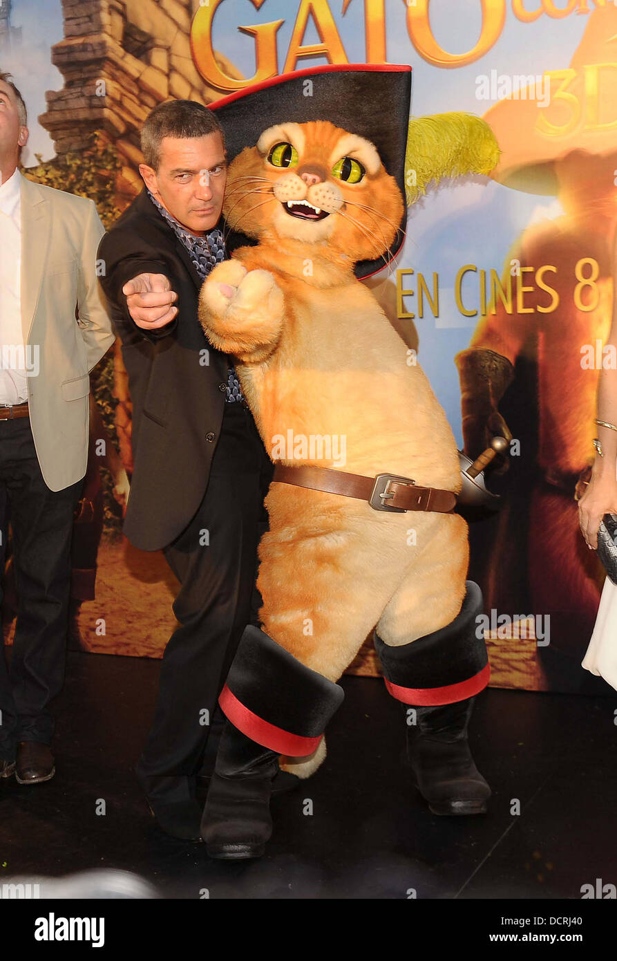Antonio Banderas attending the Premiere of "Puss In Boots" at the ...