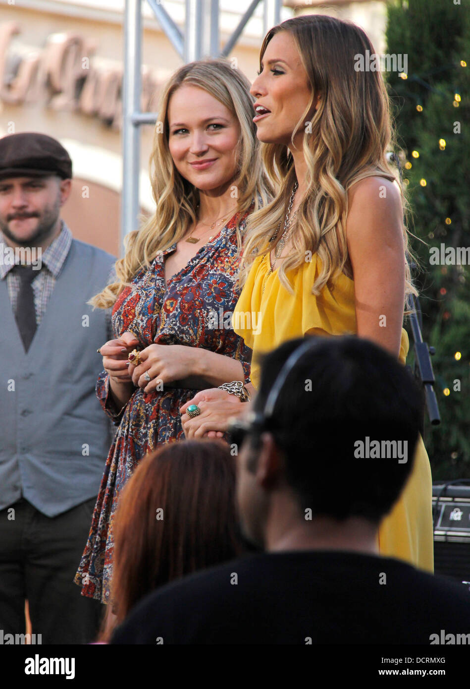 Jewel seen at The Grove filming an appearance on entertainment news ...