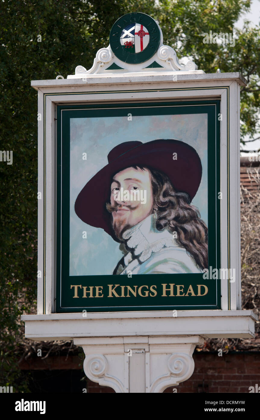 Kings head inn pub sign hi-res stock photography and images - Alamy