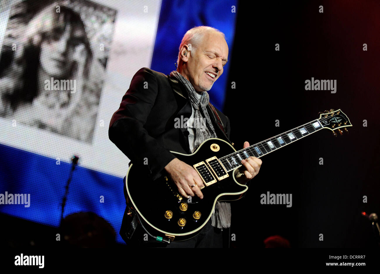 Peter frampton performing hi-res stock photography and images - Alamy