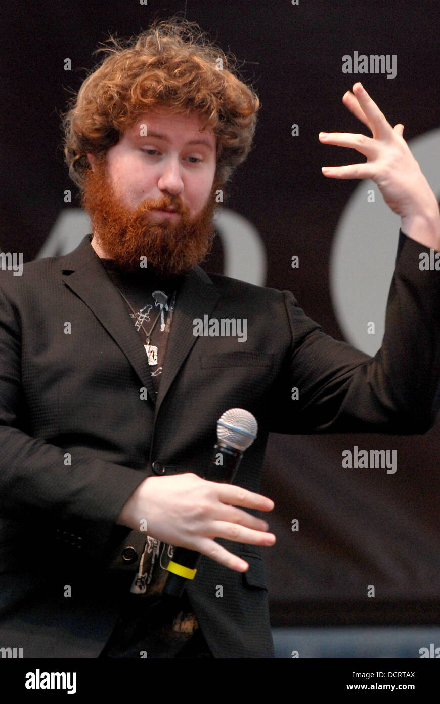 Casey Abrams performs at The Magnificent Mile 2011 lights festival ...