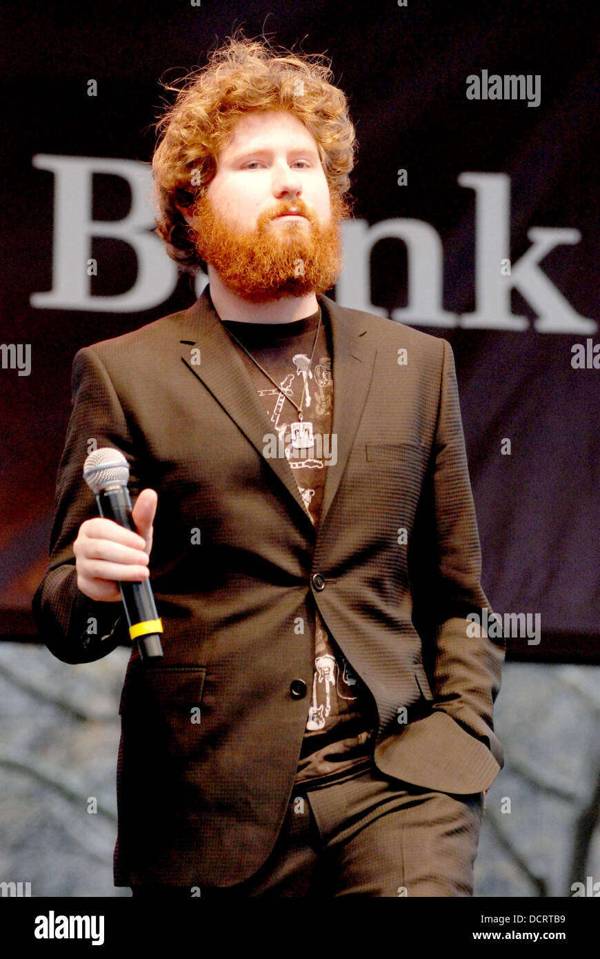 Casey Abrams performs at The Magnificent Mile 2011 lights festival ...