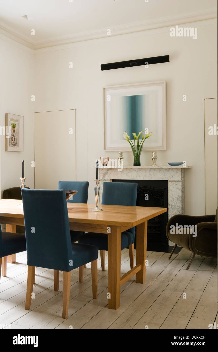 Heal's dining table and chairs Stock Photo - Alamy