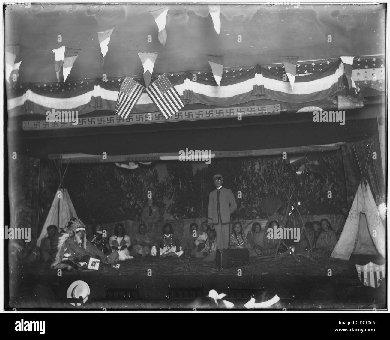 Native american brave hi-res stock photography and images - Alamy