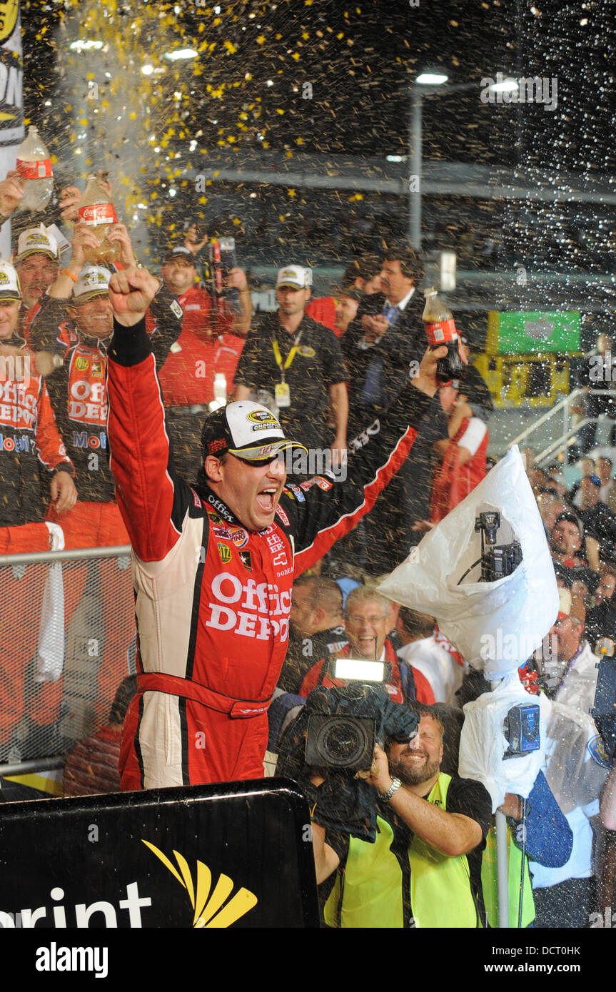 Tony Stewart wins the NASCAR Sprint Cup Series Ford 400 at Homestead ...