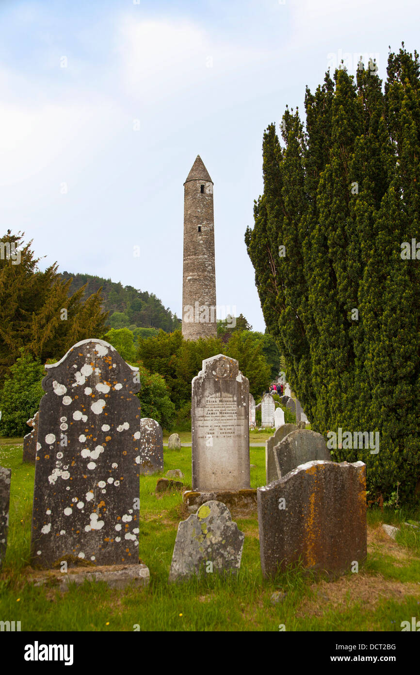 Gravestones and round tower on a 6th century monastic site hi-res stock ...