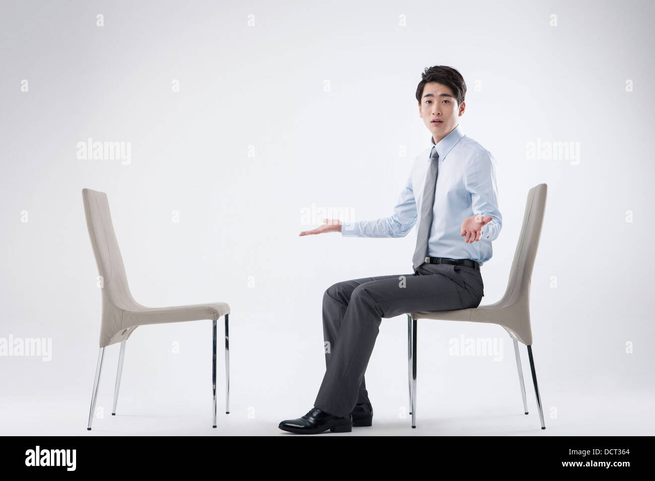 Person talking empty chair hi-res stock photography and images - Alamy