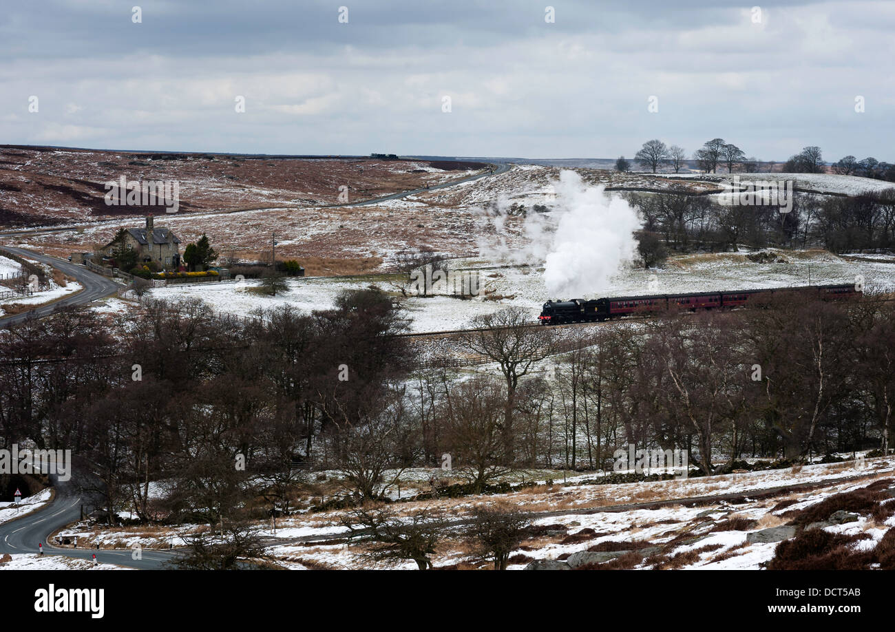 North yorkshire moors railway snow hi-res stock photography and images ...