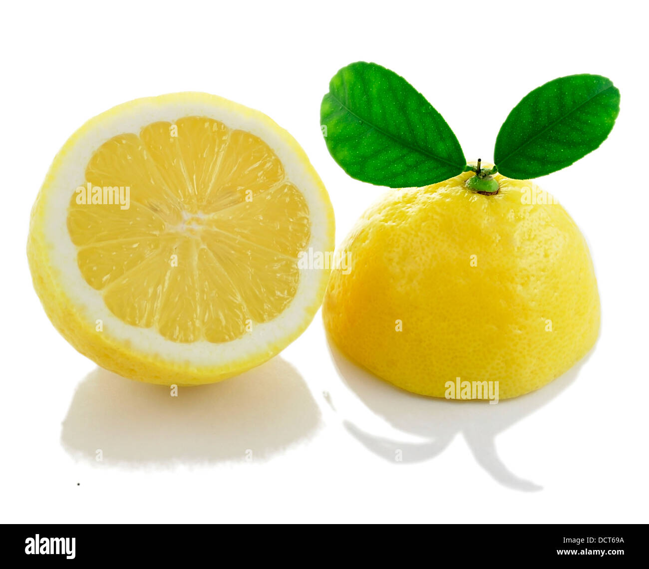 Lemon slice and leaf hi-res stock photography and images - Alamy