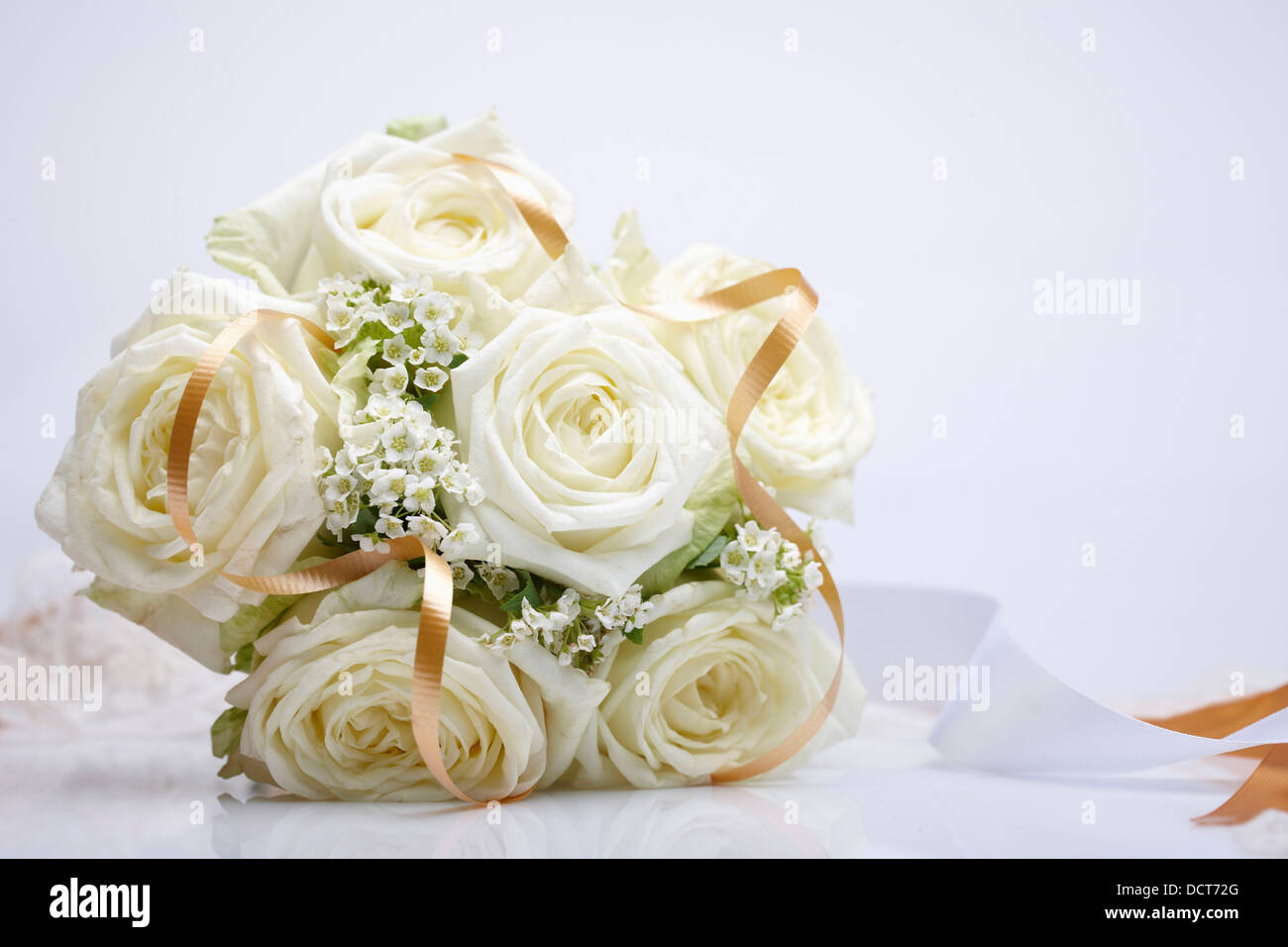 a bucket of white roses Stock Photo - Alamy