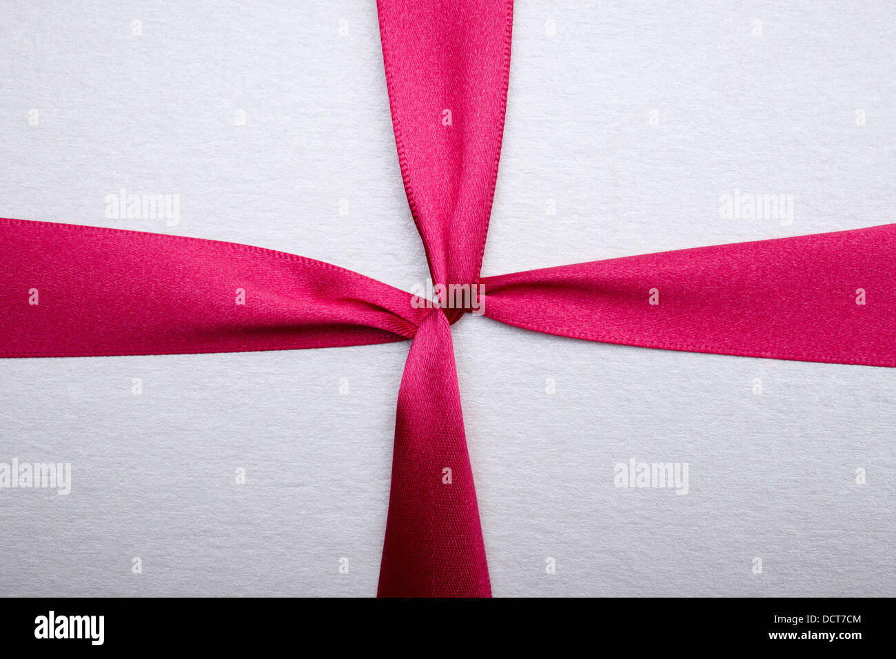 Red ribbon cross bow packaging hi-res stock photography and images - Alamy