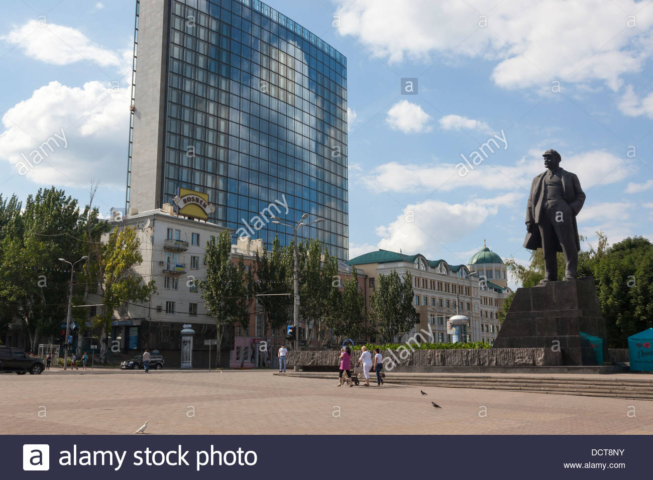Lenin Statue Ukraine Stock Photos & Lenin Statue Ukraine Stock Images ...