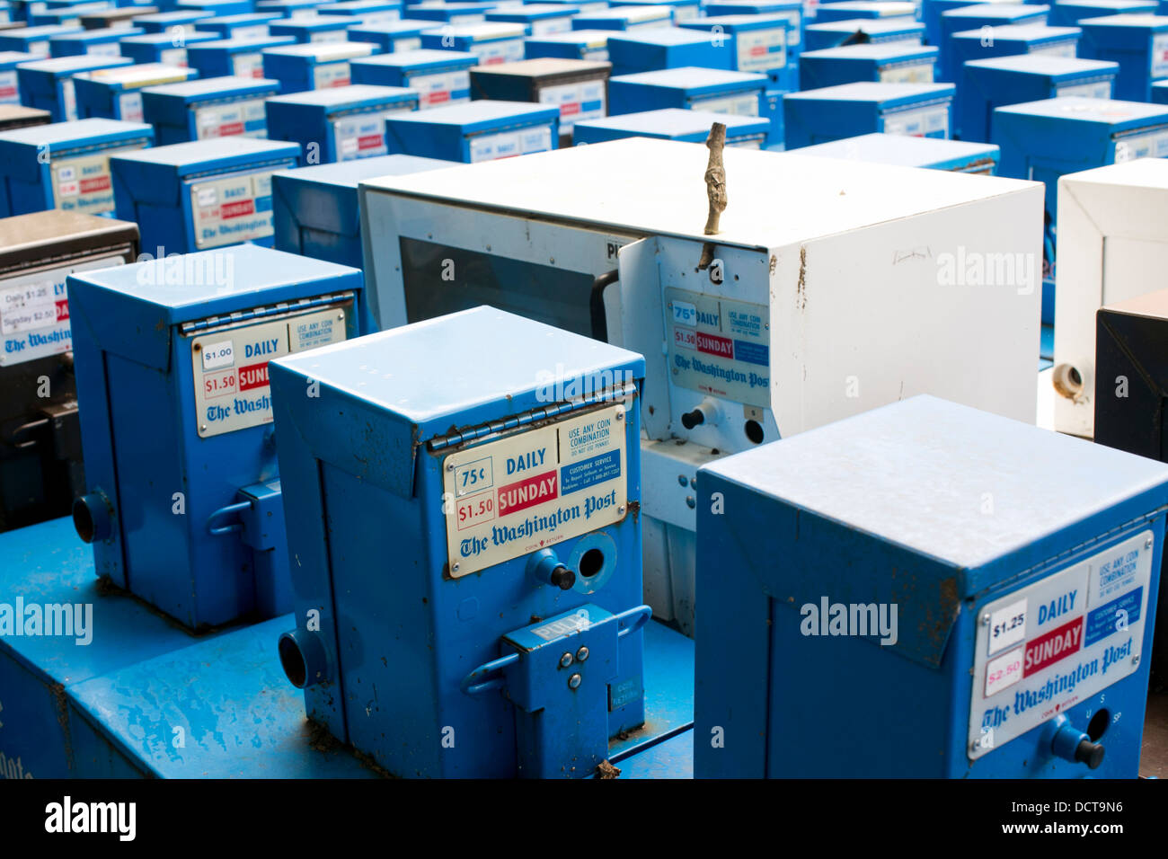 Newspaper vending machine hi-res stock photography and images - Alamy