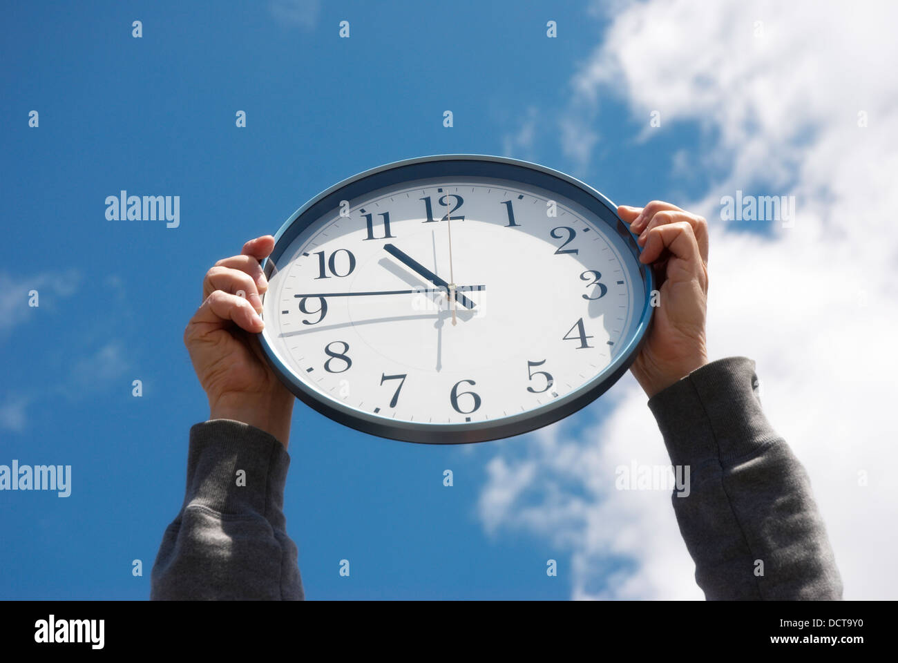 Number of people hi-res stock photography and images - Alamy