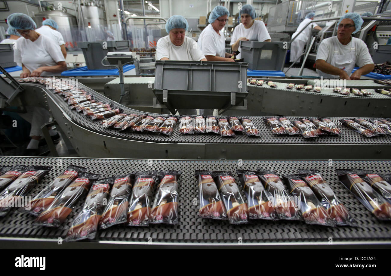 Popsicles are carried on lines to the packaging in the Eisbaer eis ...