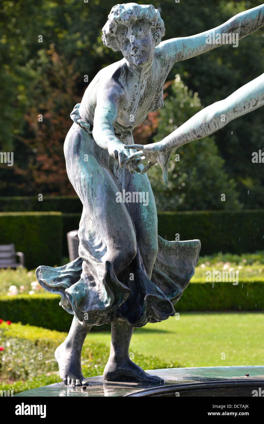 Bronze statue sculpture dancing hi-res stock photography and images - Alamy
