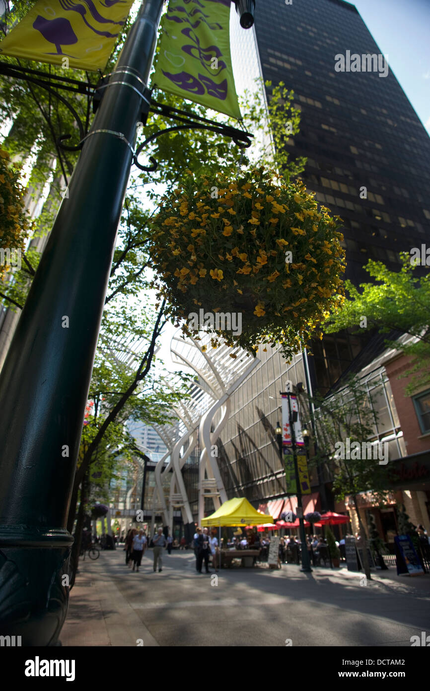 STEPHEN AVENUE MALL DOWNTOWN CALGARY ALBERTA CANADA Stock Photo - Alamy